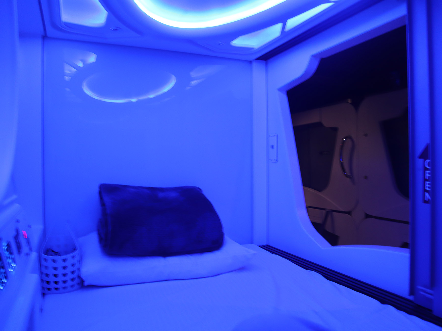 Living inside a Capsule in Taiwan - Work Travel and Take photos